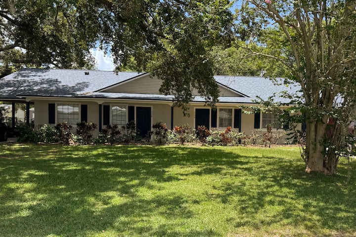 The Blue Cloud Retreat - St. Cloud, FL