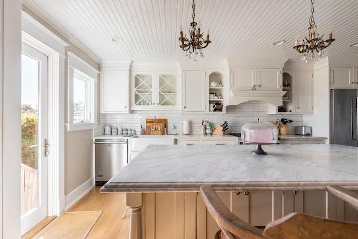 Ocean & City View Riviera Home 2 Queen Bed 31+days - Santa Barbara, CA