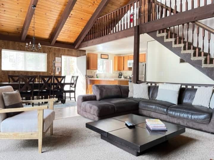 Hot Tub -- Pool Table -- Spacious Family Cabin - South Lake Tahoe, CA