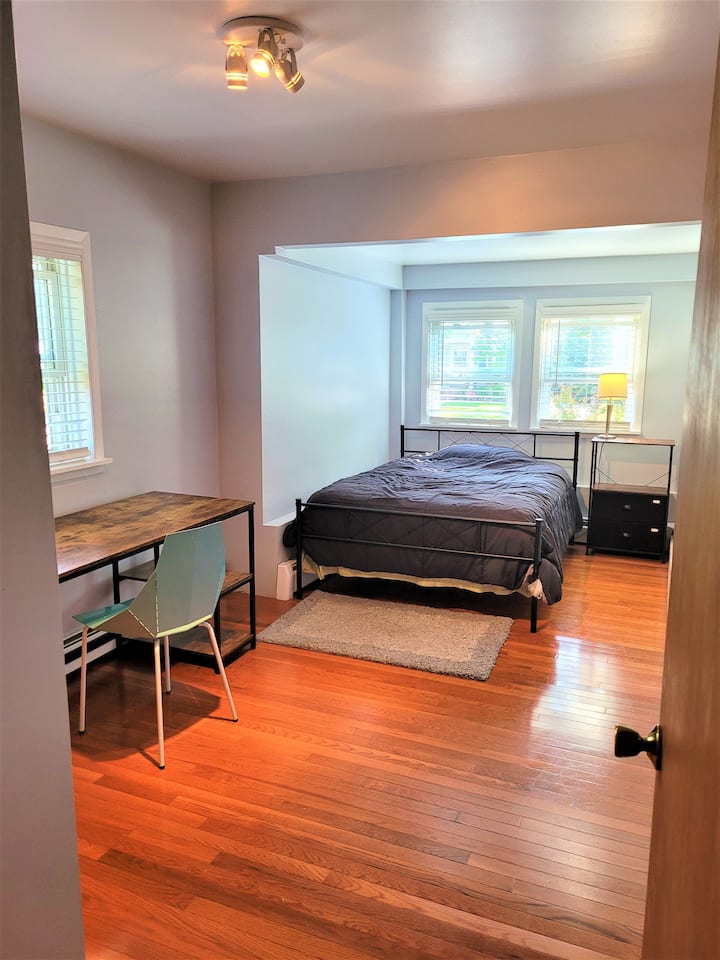 Cozy Space!  Close To Downtown Royal Oak - Michigan