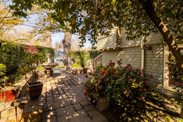 Raised Craftsman | Near Park | Balcony | Garage - Sacramento