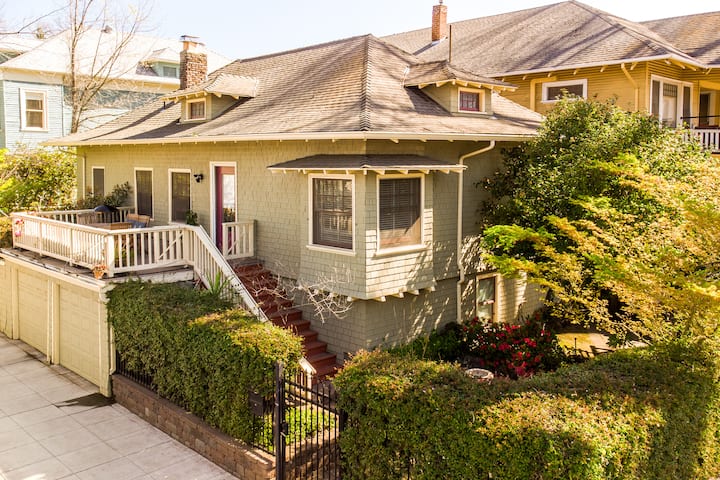 Raised Craftsman | Near Park | Balcony | Garage - Sacramento, CA