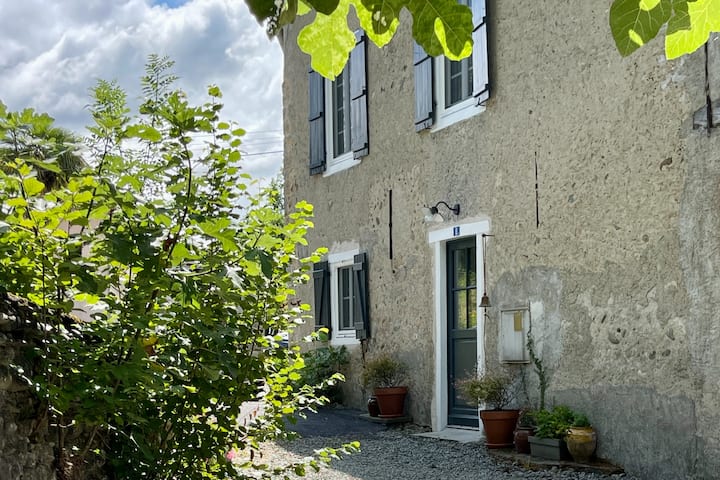 Characterful Recently Renovated Cottage - Oloron-Sainte-Marie