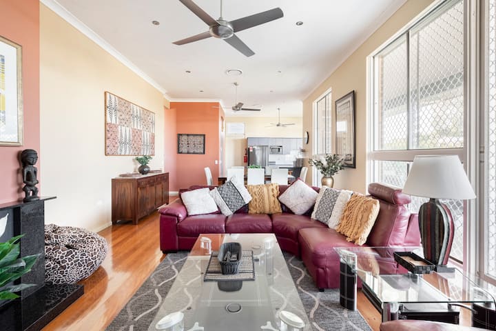 Spacious Broadwater Family Home,  Huge  Pool &  Fantastic Views - Gold Coast