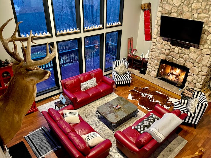 Hilltop Chalet Overlooking Slopes! - Holiday Valley Resort, NY