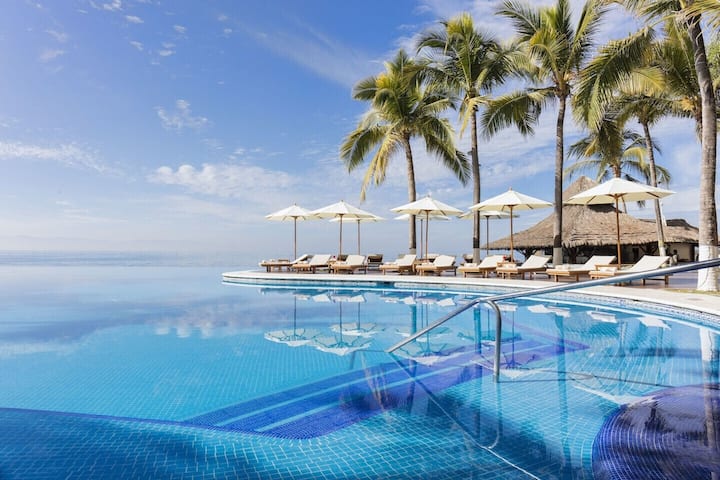 One Bedroom Beachfront Condo At Hotel Flamingos - Nuevo Vallarta