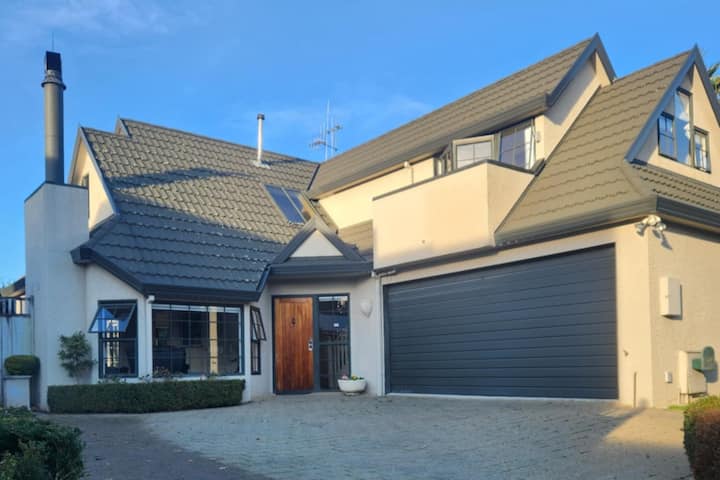 Quiet 3br By River & Lagoon - Palmerston North