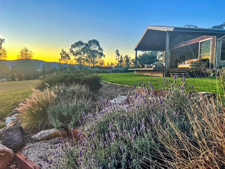Pindara || Modern Living With Awesome Views - Broke