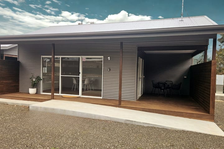 Stay & Play - Cabins At The Parndana Hotel - Kangaroo Island