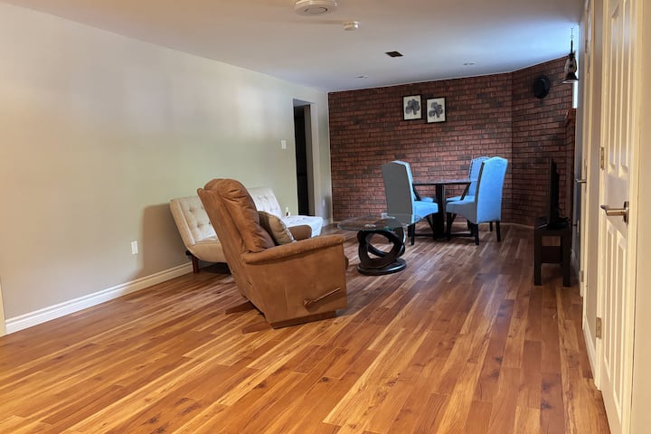 Cozy Basement Suite In Barrie Near Lake Simcoe - Barrie