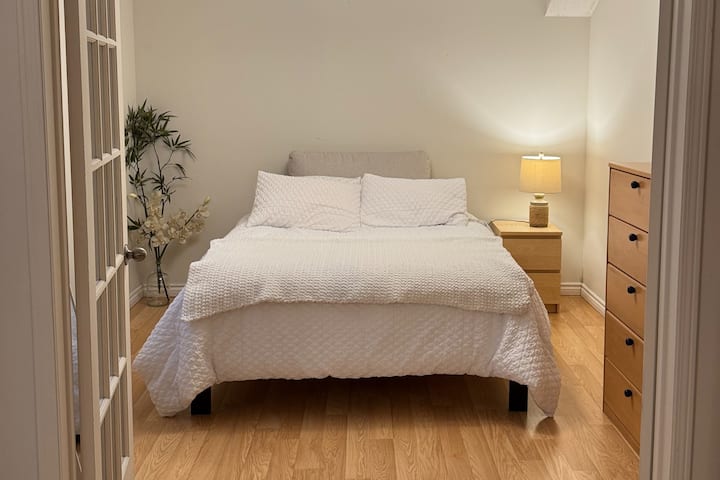 Large Cozy 1 Bed Basement Apt - Mississauga