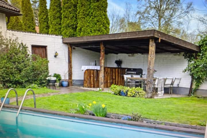 House With Pool In Danderyd - Sundbyberg