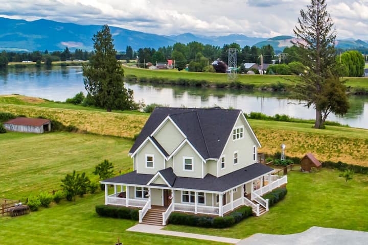 Skagit River Farmhouse - Sedro-Woolley, WA