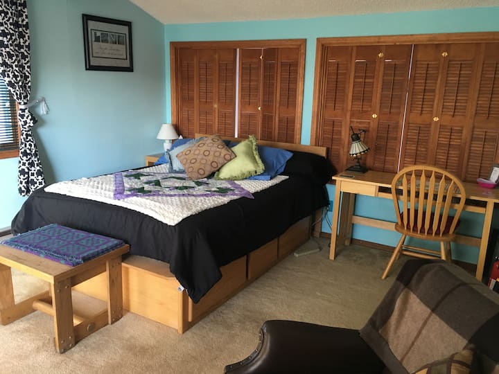 Great Room & Location With Private Bath & Balcony - Bozeman, MT