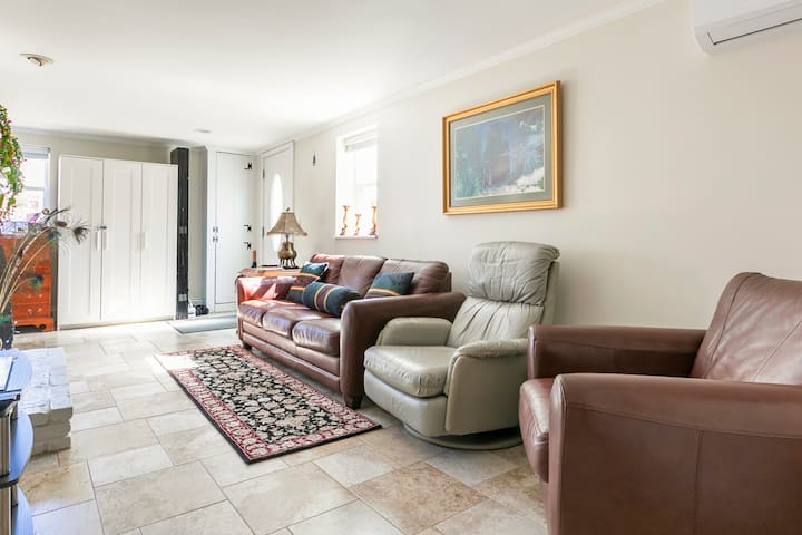Greenwich Room Perfection-quiet, Rare Find! - Greenwich, CT