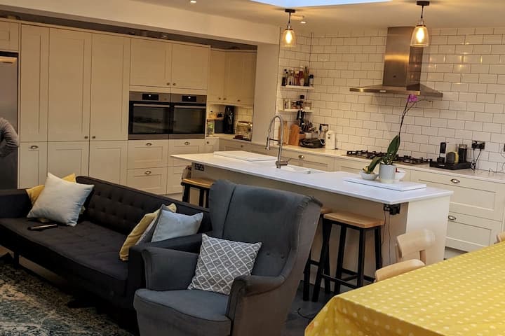 Ideal Short Stay Lovely 3brm Family Home In London - Ilford