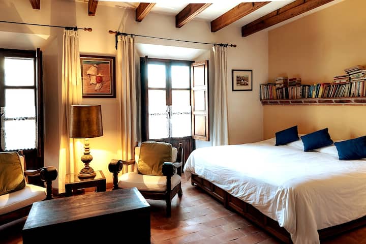 Colonial Gem, Near The Jardín - San Miguel de Allende