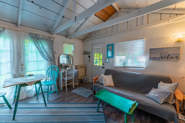 Cozy Cottage On The Farm: The Perfect Getaway - Lake of the Pines, CA