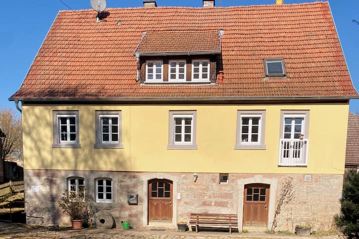 Idylisches Ferienhaus Im Grünen In Der Rhön - Hammelburg