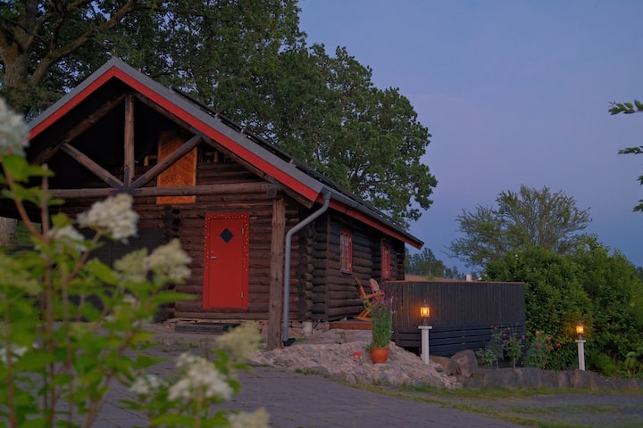 Unik Rundtimrad Stuga Nära Vattenfall & Natur - Kinna