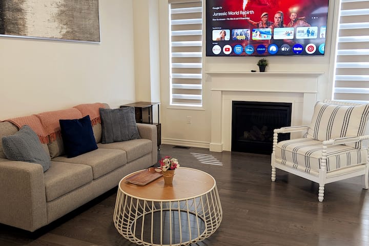 4-bedroom Home With King Suite & Chef’s Kitchen - Ajax