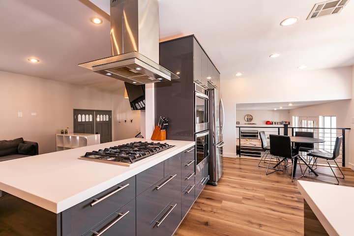 Bright, Modern 4br With Beautiful Backyard & Pool! - Las Vegas, NV