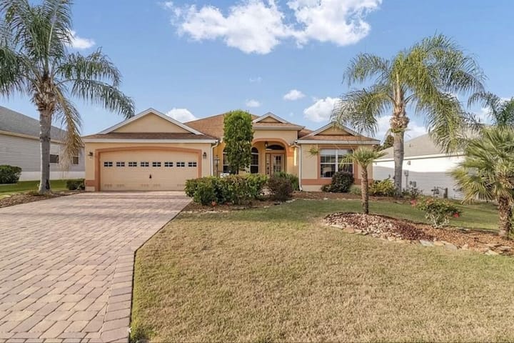 Close To Square/open Concept With Gas Golf Cart - The Villages, FL
