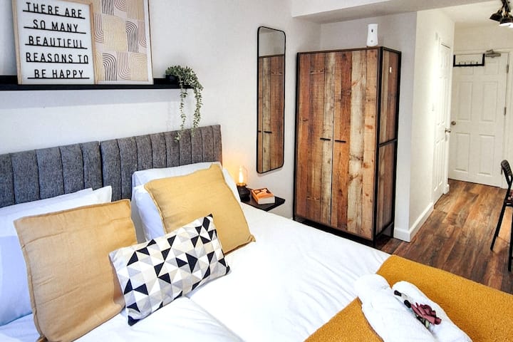 Modern Central Flat With Garden & Parking - Southampton