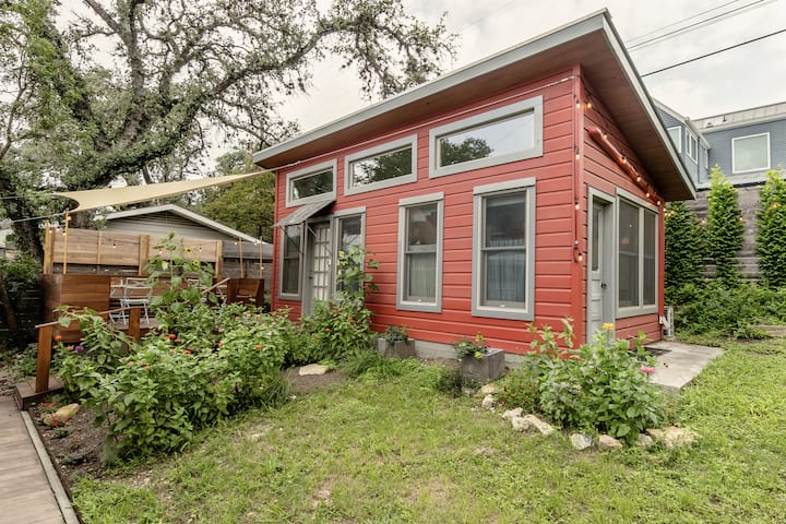 Private and Sunny Zilker Cottage - Guesthouses for Rent in Austin ...