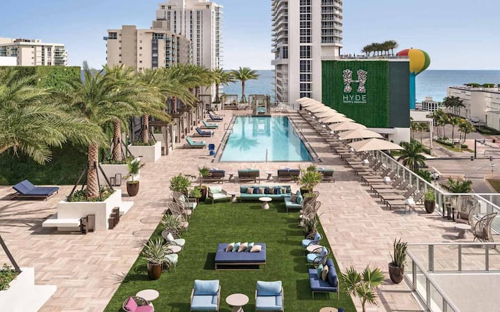 Sleep By The Sea On This Luxurious Unit - Sunny Isles Beach
