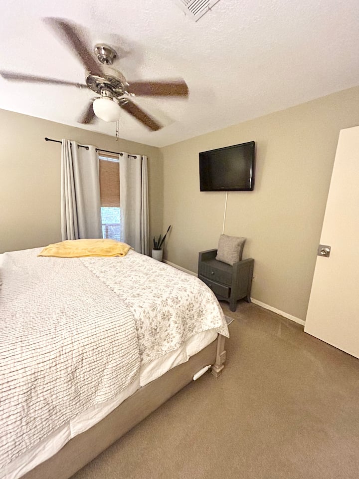The Tidy Townhome - Bryan, TX