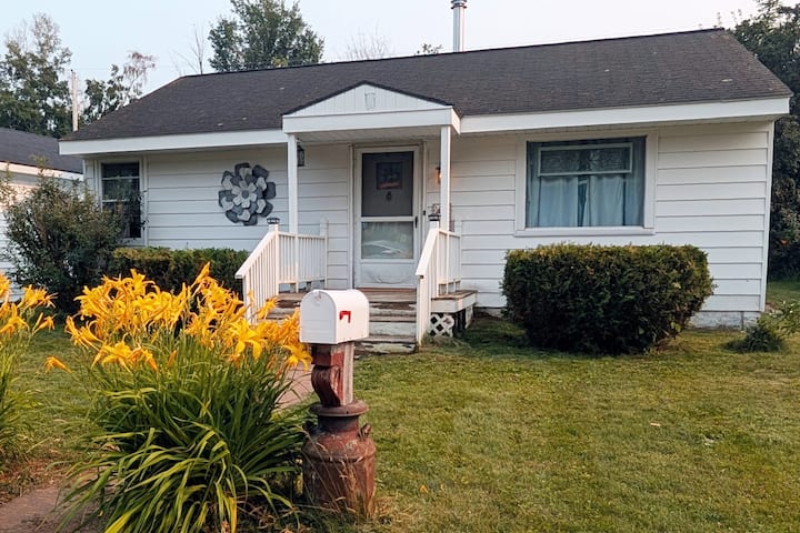 Snowdrop Retreat Cottage With Fire Pit - Public Beach, Ontonagon