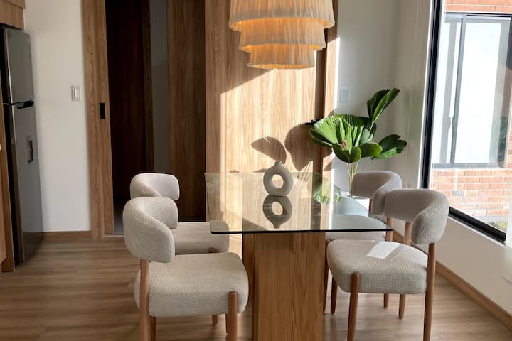 Suite Moderna Con Parqueadero Cerca De Wayra Plaza - Cuenca