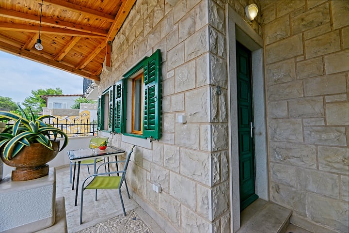 Happy Apartment Postira With Parking - Postira