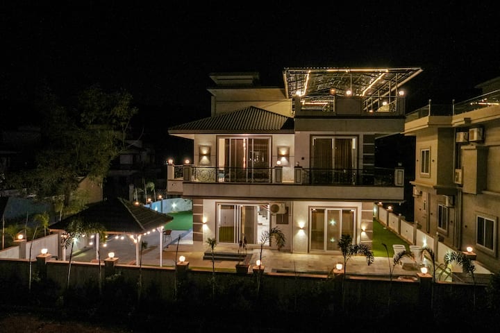 5bhk  Villa: Pool, Games & Chef - Lonavla