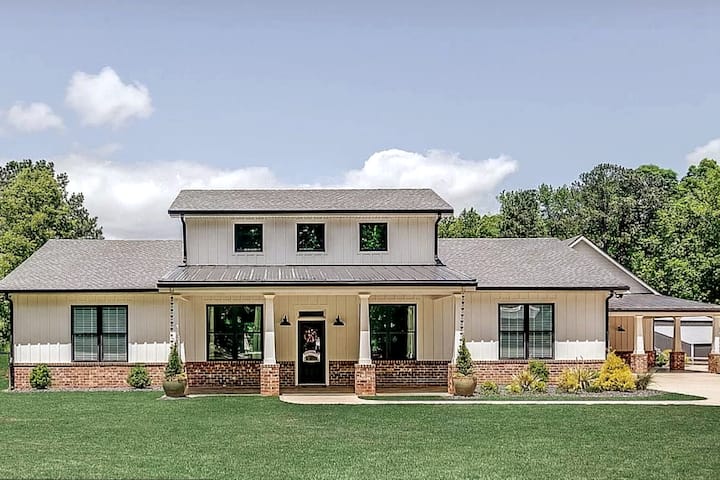 Luxury Farmhouse On 7.5 Acres W/pool & Wildlife - McDonough