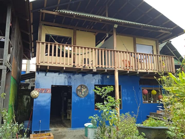 Stay With Locals, Native Wooden House On The Beach - Choco