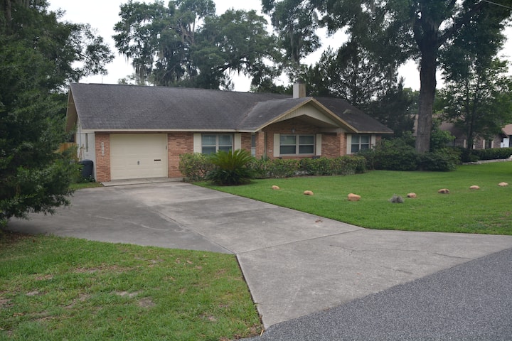 Cozy Home With Lush Backyard. - Silver Springs State Park, Silver Springs