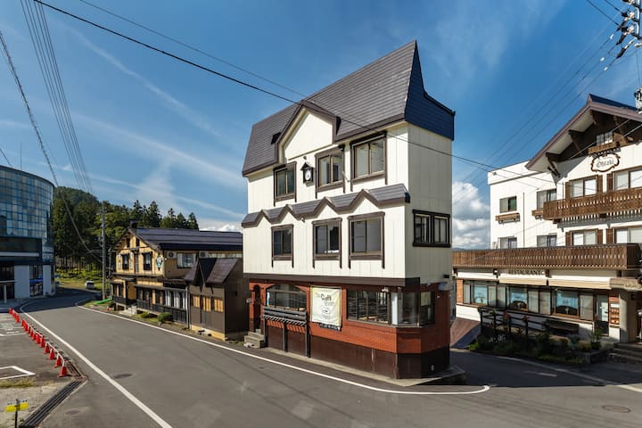 3-bdr Ski-in,ski-out Apartment - Nozawa Onsen