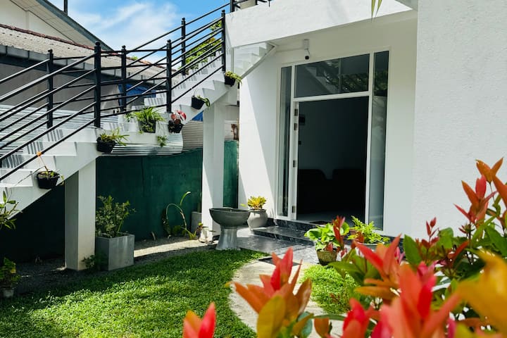 New Luxury Villa Hikkaduwa - Hikkaduwa