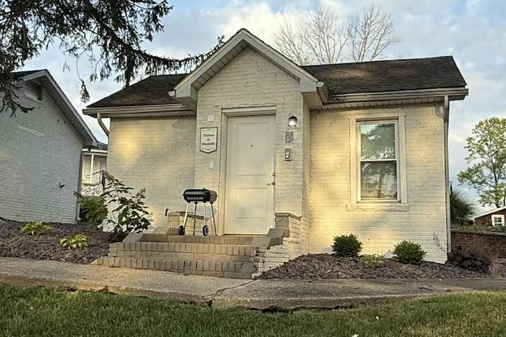 Cottage At Camelot Inn - 7 - 야스퍼