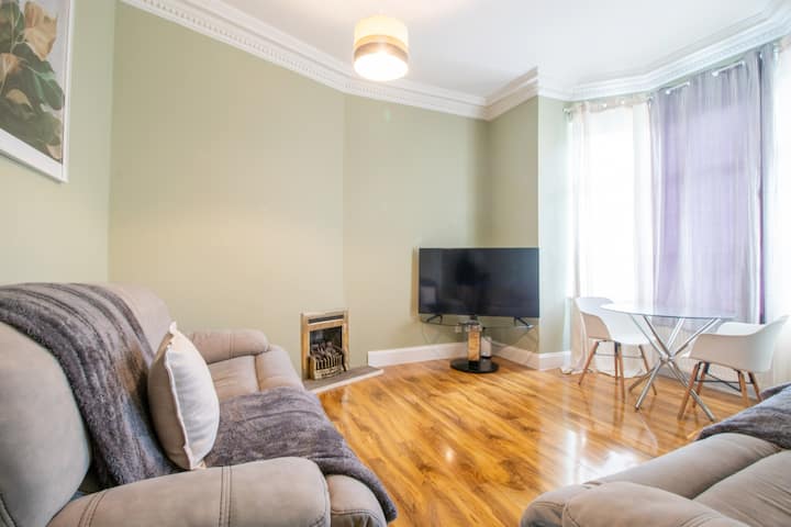 Ground Floor Flat In Historical Paisley - Paisley