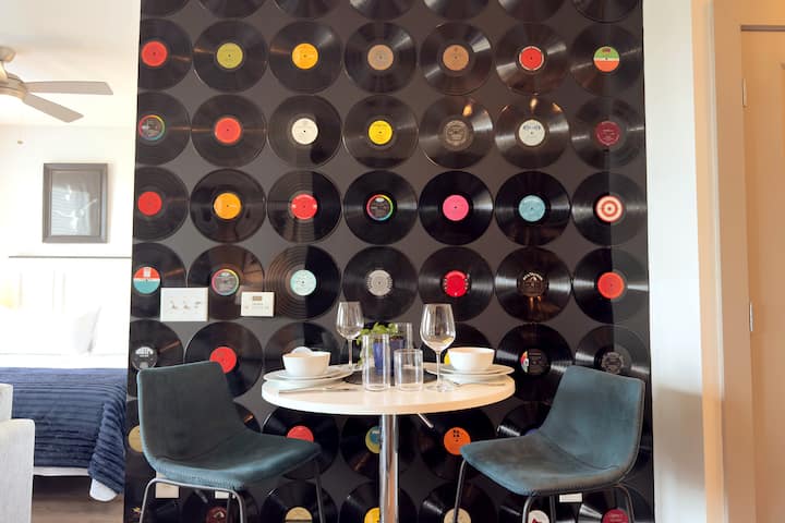 The Blue Room | Central, 24hr Gym, Park For Free! - Nashville, TN