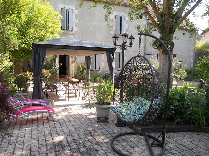 Dans Jolie Maison De Ville - Varennes-sur-Allier