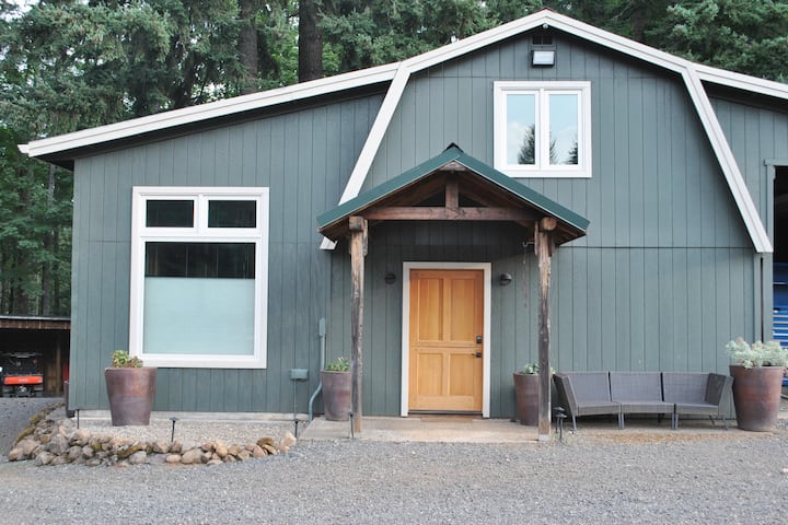 Hidden Grove Guest House - Silverton, OR