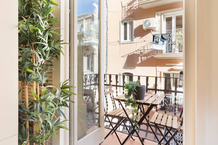 M49 - Design Flat With 2 Balconies & Seaview - Barcelona