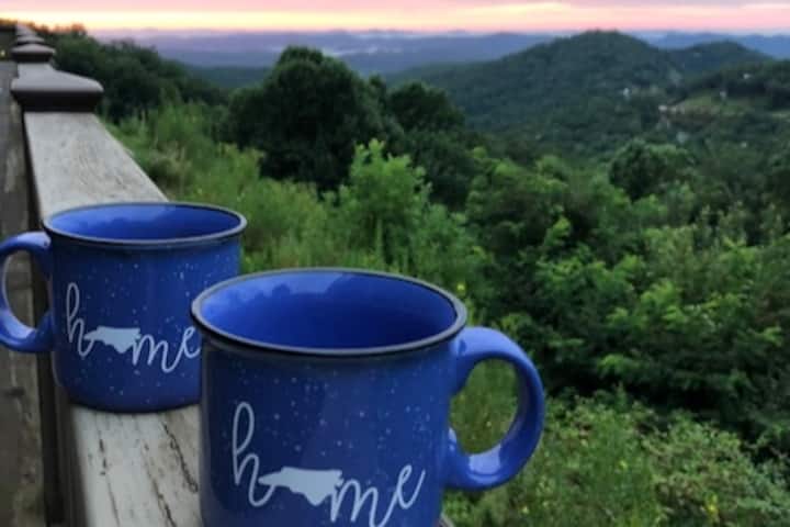 Hibernation Station-cozy Condo With Mtn Views - Blowing Rock, NC