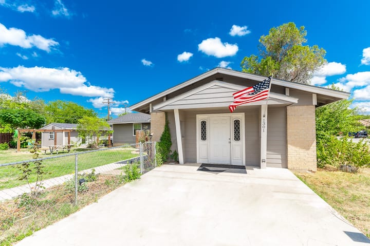 Large And Cozy Home Near River And Downtown - San Marcos, TX