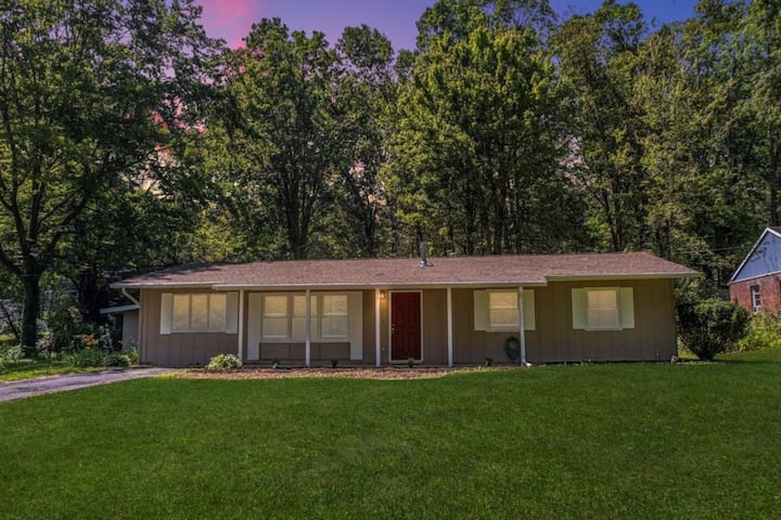 Clean 4br • 8 Beds • 5 Min To Psu & Major Shopping - State College, PA