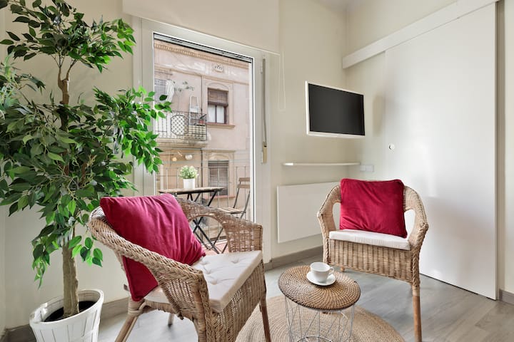 M125 - Beach 200m - 2 Bedroom, Dressing, Workspace - Barcelona
